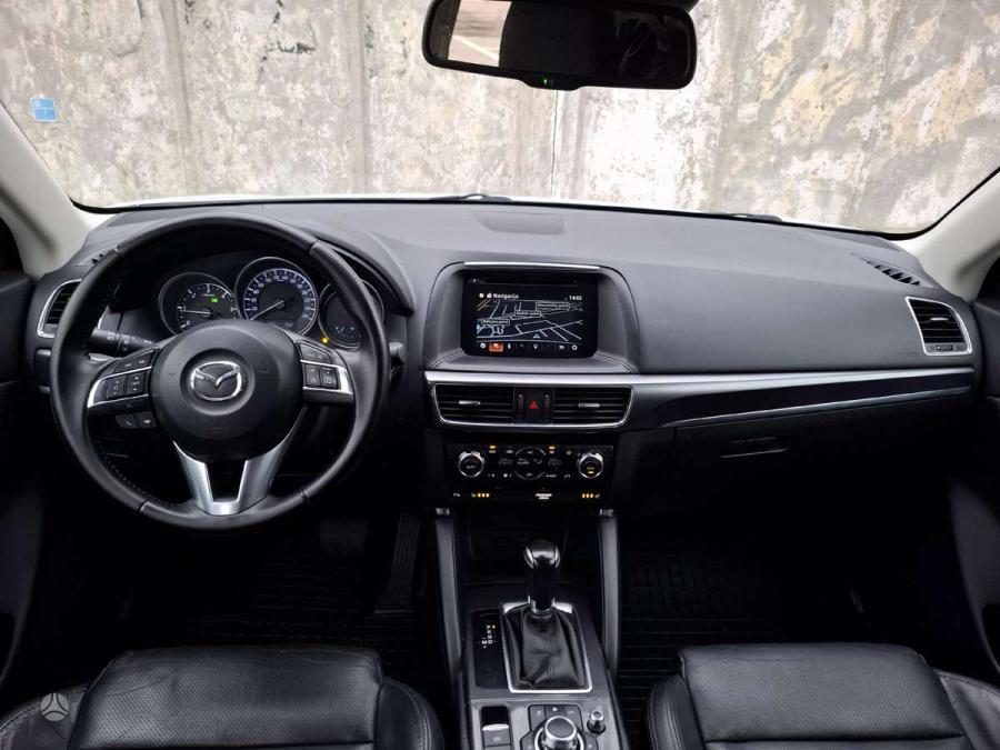 White Mazda CX-5 2016 in Vilnius, with an engine capacity of 2.19 L and mileage of 217 thousand km for 10000 €, photo 3 on AUTOMOTO.COM.LV