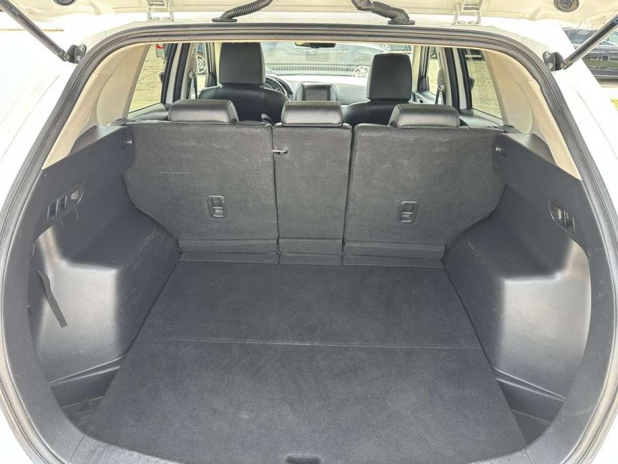 White Mazda CX-5 2016 in Telschi, with an engine capacity of 2.19 L and mileage of 239 thousand km for 5600 €, photo 10 on AUTOMOTO.COM.LV