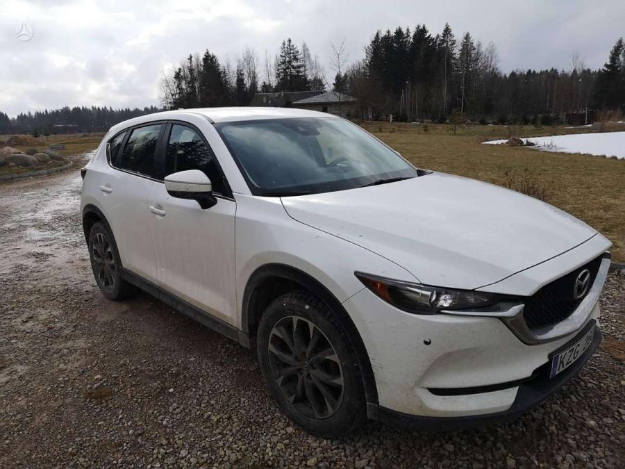 White Mazda CX-5 2017 in Vilnius, with an engine capacity of 2.49 L and mileage of 275 thousand km for 10999 €, photo 1 on AUTOMOTO.COM.LV