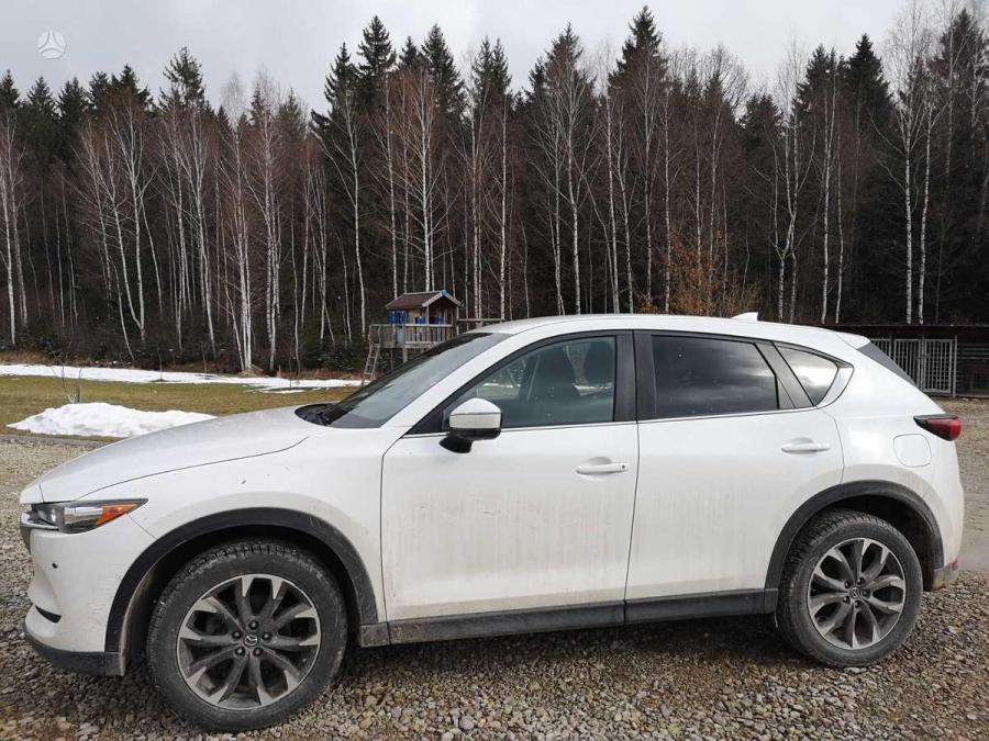 White Mazda CX-5 2017 in Vilnius, with an engine capacity of 2.49 L and mileage of 275 thousand km for 10999 €, photo 3 on AUTOMOTO.COM.LV