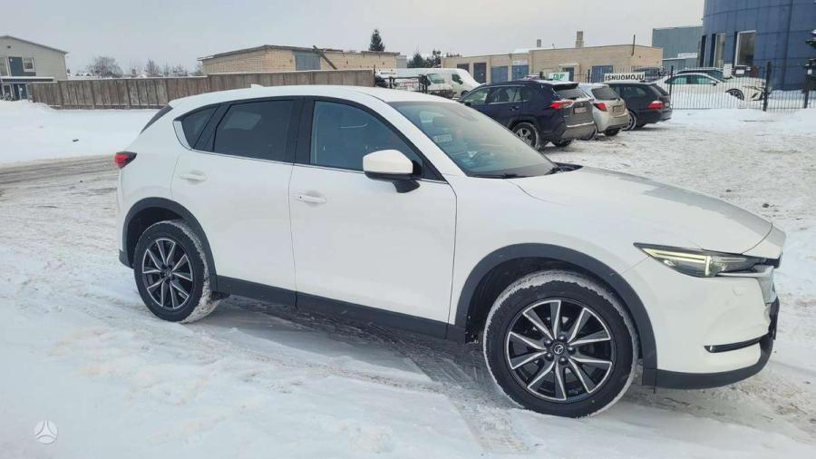 White Mazda CX-5 2017 in Siauliai, with an engine capacity of 2.19 L and mileage of 229 thousand km for 13400 €, photo 5 on AUTOMOTO.COM.LV