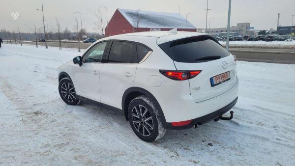 White Mazda CX-5 2017 in Siauliai, with an engine capacity of 2.19 L and mileage of 229 thousand km for 13400 €, photo 8 on AUTOMOTO.COM.LV