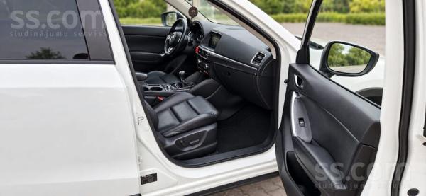 White Mazda CX-5 2017 in Dobele, with an engine capacity of 2.20 L and mileage of 239 thousand km for 9400 €, photo 9 on AUTOMOTO.COM.LV