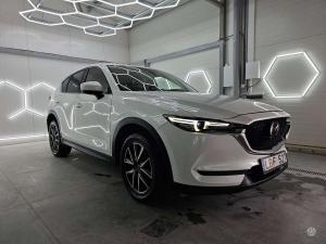 Белый Мазда СХ-5 2018 в Мажейкяй, объемом двигателя 2.49 л и пробегом 147 тыс. км за 19500 €, фото  на AUTOMOTO.COM.LV
