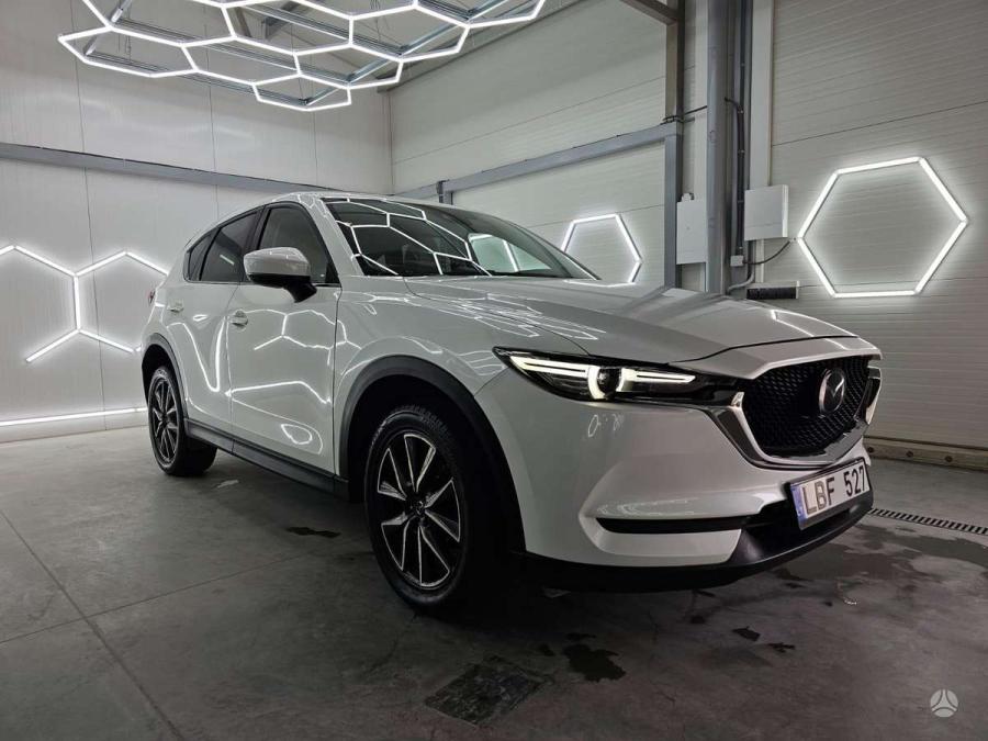 Белый Мазда СХ-5 2018 в Мажейкяй, объемом двигателя 2.49 л и пробегом 147 тыс. км за 19500 €, фото 1 на AUTOMOTO.COM.LV