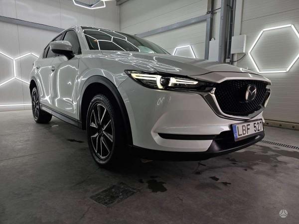 White Mazda CX-5 2018 in Mazeikiai, with an engine capacity of 2.49 L and mileage of 147 thousand km for 19500 €, photo 4 on AUTOMOTO.COM.LV