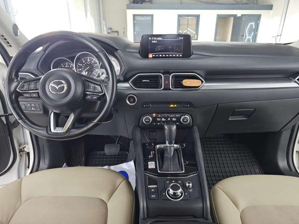 White Mazda CX-5 2018 in Mazeikiai, with an engine capacity of 2.49 L and mileage of 147 thousand km for 19500 €, photo 9 on AUTOMOTO.COM.LV