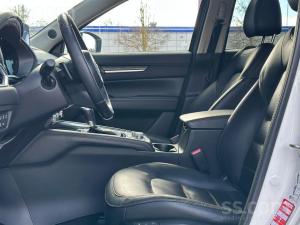 White Mazda CX-5 2020 in Riga, with an engine capacity of 2.00 L and mileage of 127 thousand km for 21450 €, photo 10 on AUTOMOTO.COM.LV