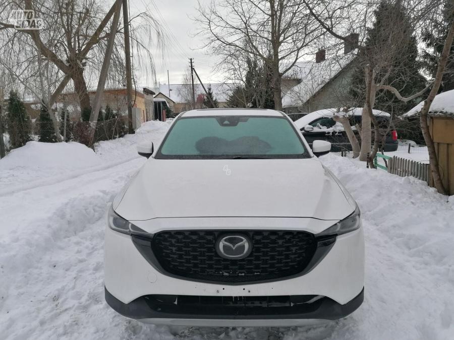 White Mazda CX-5 2022 in Klaipeda, with an engine capacity of 2.50 L and mileage of 350 thousand km for 21900 €, photo 1 on AUTOMOTO.COM.LV