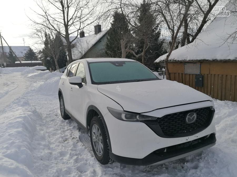 White Mazda CX-5 2022 in Klaipeda, with an engine capacity of 2.50 L and mileage of 350 thousand km for 21900 €, photo 3 on AUTOMOTO.COM.LV