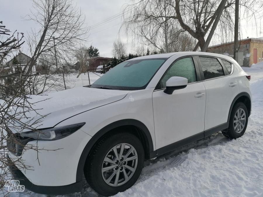White Mazda CX-5 2022 in Klaipeda, with an engine capacity of 2.50 L and mileage of 350 thousand km for 21900 €, photo 4 on AUTOMOTO.COM.LV