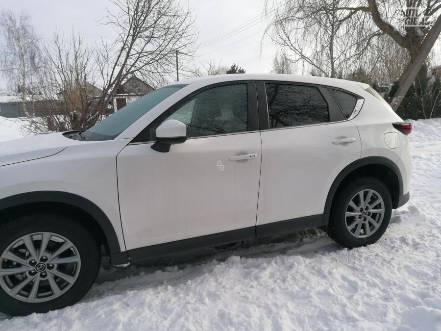 White Mazda CX-5 2022 in Klaipeda, with an engine capacity of 2.50 L and mileage of 350 thousand km for 21900 €, photo 5 on AUTOMOTO.COM.LV
