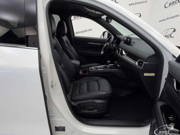 White Mazda CX-5 2022 in Vilnius, with an engine capacity of 2.00 L and mileage of 42 thousand km for 25900 €, photo 5 on AUTOMOTO.COM.LV
