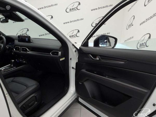 White Mazda CX-5 2022 in Vilnius, with an engine capacity of 2.00 L and mileage of 42 thousand km for 25900 €, photo 9 on AUTOMOTO.COM.LV
