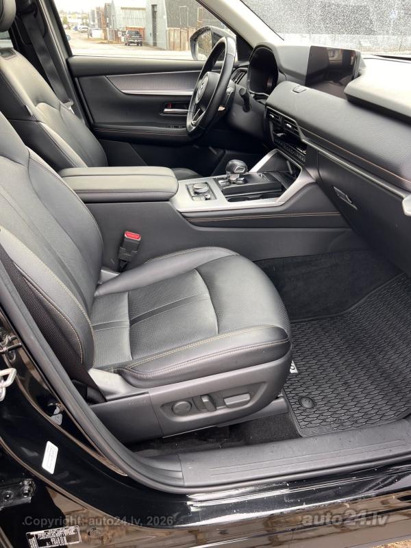 Black Mazda CX-60 2023 in Tallinn, with an engine capacity of 3.30 L and mileage of 116 thousand km for 29900 €, photo 9 on AUTOMOTO.COM.LV