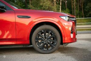 Sarkans Mazda CX-60 2026 Zarasai, ar dzinēja tilpumu 2.49 L un nobraukumu 16 tūkst. km par 44500 €, foto 10 vietnē AUTOMOTO.COM.LV