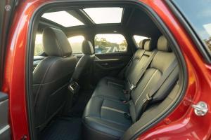 Sarkans Mazda CX-60 2026 Zarasai, ar dzinēja tilpumu 2.49 L un nobraukumu 16 tūkst. km par 44500 €, foto 16 vietnē AUTOMOTO.COM.LV