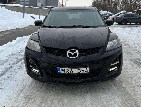 Melns Mazda CX-7 2010 Viļņa, ar dzinēja tilpumu 2.49 L un nobraukumu 135 tūkst. km par 1500 €, foto 3 vietnē AUTOMOTO.COM.LV