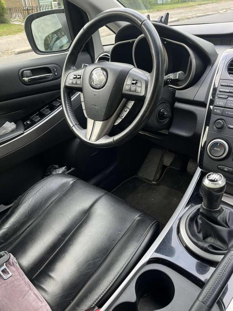 Black Mazda CX-7 2011 in Panevezys, with an engine capacity of 2.18 L and mileage of 200 thousand km for 2500 €, photo 4 on AUTOMOTO.COM.LV