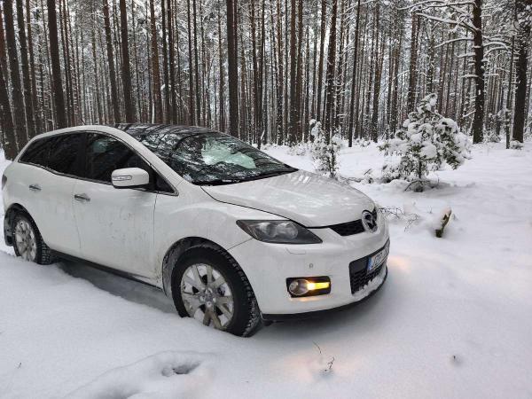 White Mazda CX-7 2008 in Alytus, with an engine capacity of 2.26 L and mileage of 262 thousand km for 2700 €, photo 4 on AUTOMOTO.COM.LV