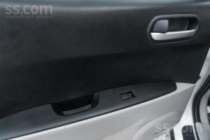 Balts Mazda CX-7 2008 Rīga, ar dzinēja tilpumu 2.20 L un nobraukumu 184 tūkst. km par 3700 €, foto 15 vietnē AUTOMOTO.COM.LV