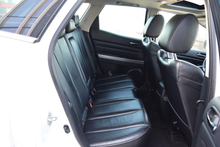 White Mazda CX-7 2010 in Vilnius, with an engine capacity of 2.20 L and mileage of 237 thousand km for 5650 €, photo 13 on AUTOMOTO.COM.LV
