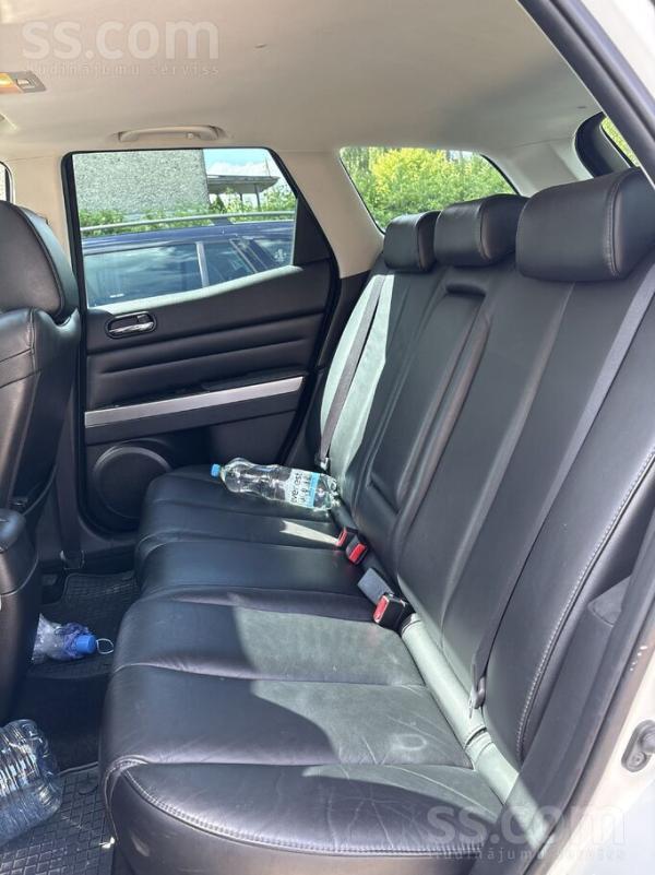 White Mazda CX-7 2010 in Daugavpils, with an engine capacity of 2.20 L and mileage of 196 thousand km for 5200 €, photo 6 on AUTOMOTO.COM.LV
