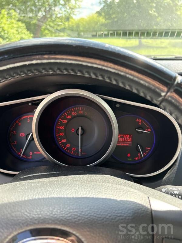 White Mazda CX-7 2010 in Daugavpils, with an engine capacity of 2.20 L and mileage of 196 thousand km for 5200 €, photo 10 on AUTOMOTO.COM.LV