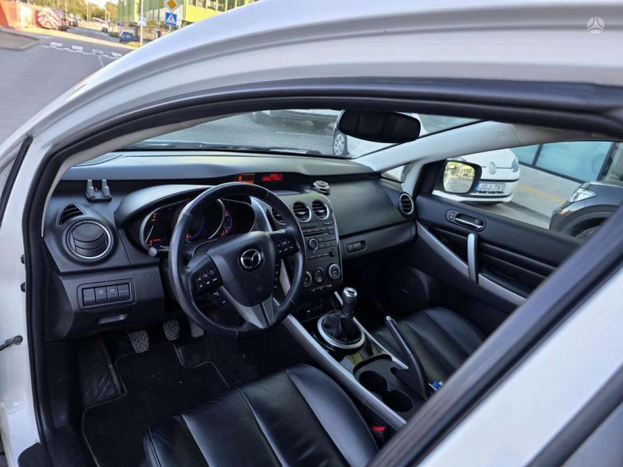 White Mazda CX-7 2011 in Kaunas, with an engine capacity of 2.18 L and mileage of 300 thousand km for 2900 €, photo 8 on AUTOMOTO.COM.LV