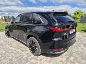 Black Mazda CX-90 2024 in Vilnius, with an engine capacity of 2.49 L and mileage of 20 thousand km for 46000 €, photo 4 on AUTOMOTO.COM.LV