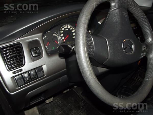 Black Mazda MPV 2004 in Riga, with an engine capacity of 2.00 L and mileage of 294 thousand km for 550 €, photo 6 on AUTOMOTO.COM.LV