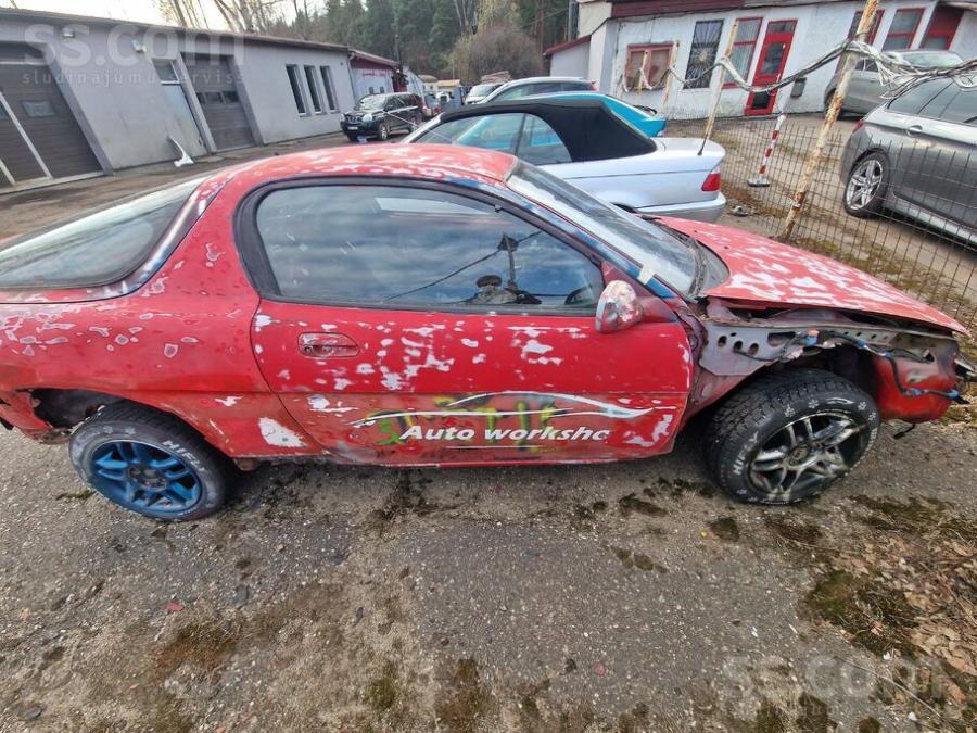 Red Mazda MX-3 1997 in Riga, with an engine capacity of 1.60 L and mileage of 246 thousand km for 350 €, photo 3 on AUTOMOTO.COM.LV