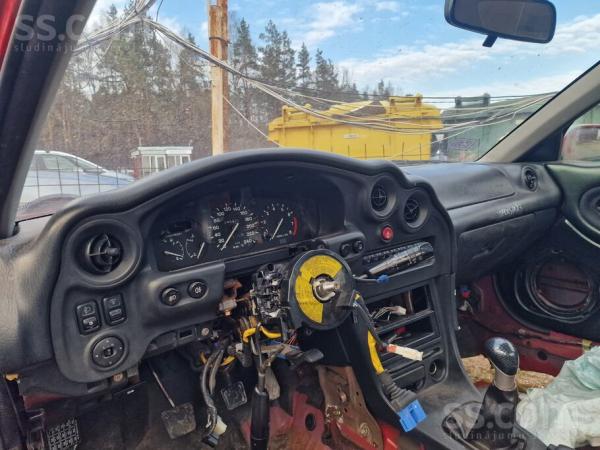 Красный Мазда МХ-3 1997 в Рига, объемом двигателя 1.60 л и пробегом 246 тыс. км за 350 €, фото 5 на AUTOMOTO.COM.LV