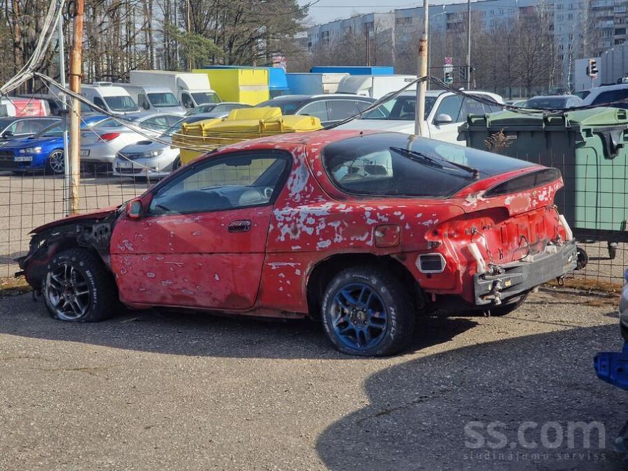 Red Mazda MX-3 1997 in Riga, with an engine capacity of 1.60 L and mileage of 246 thousand km for 350 €, photo 7 on AUTOMOTO.COM.LV