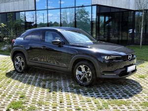 Melns Mazda MX-30 2022 Klaipėda, ar dzinēja tilpumu 0.00 L un nobraukumu 64 tūkst. km par 13600 €, foto  vietnē AUTOMOTO.COM.LV