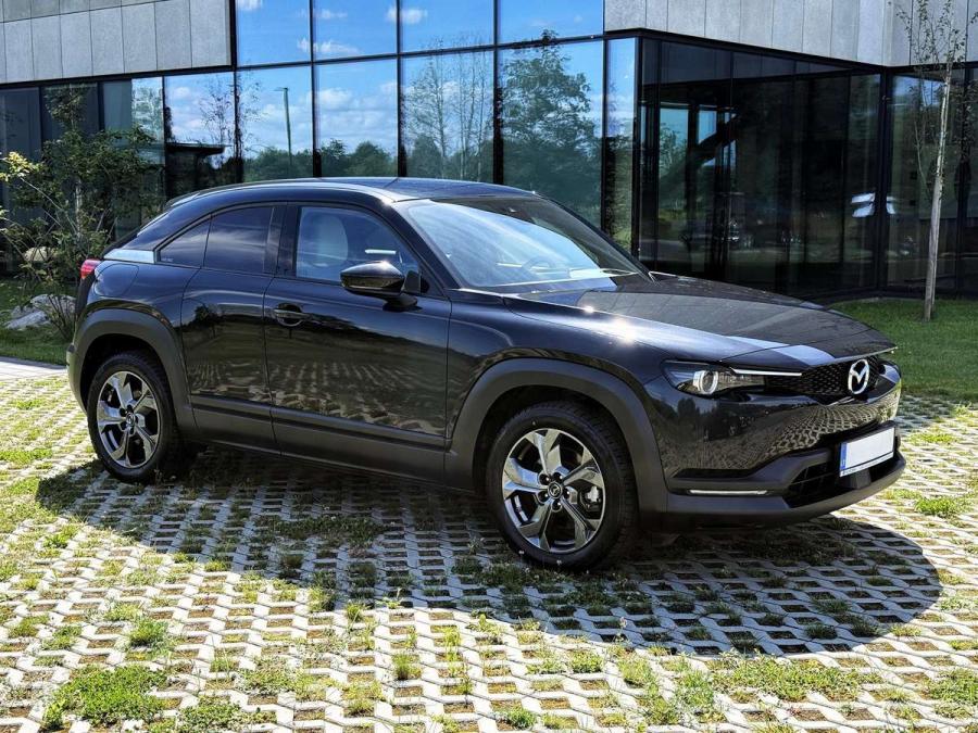 Melns Mazda MX-30 2022 Klaipėda, ar dzinēja tilpumu 0.00 L un nobraukumu 64 tūkst. km par 13600 €, foto 1 vietnē AUTOMOTO.COM.LV