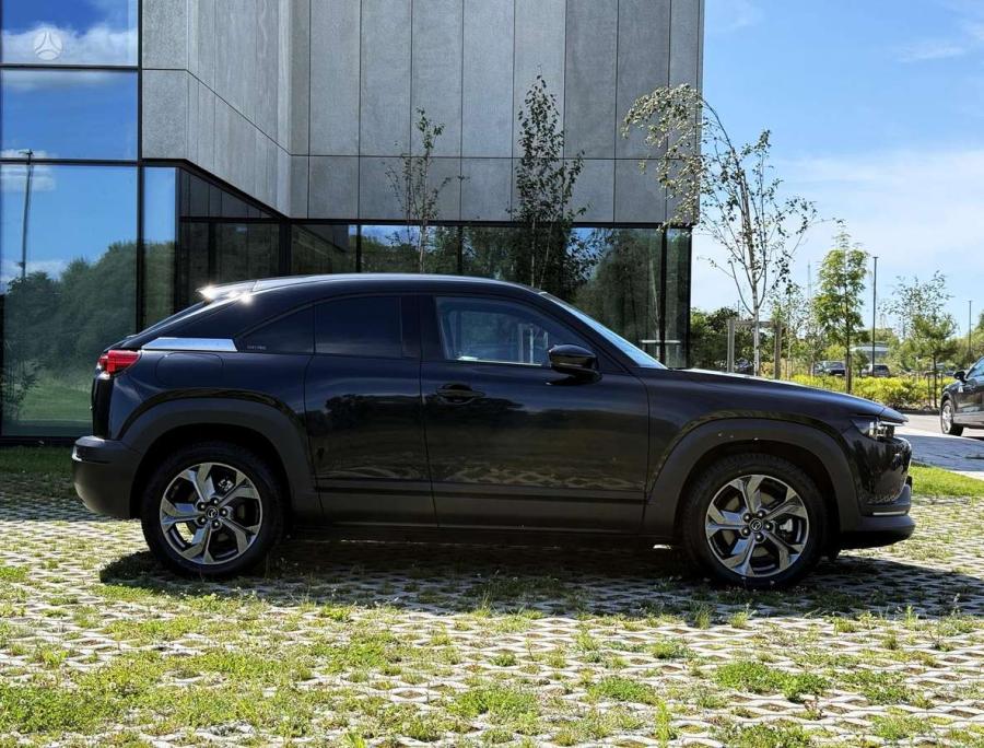 Melns Mazda MX-30 2022 Klaipėda, ar dzinēja tilpumu 0.00 L un nobraukumu 64 tūkst. km par 13600 €, foto 3 vietnē AUTOMOTO.COM.LV