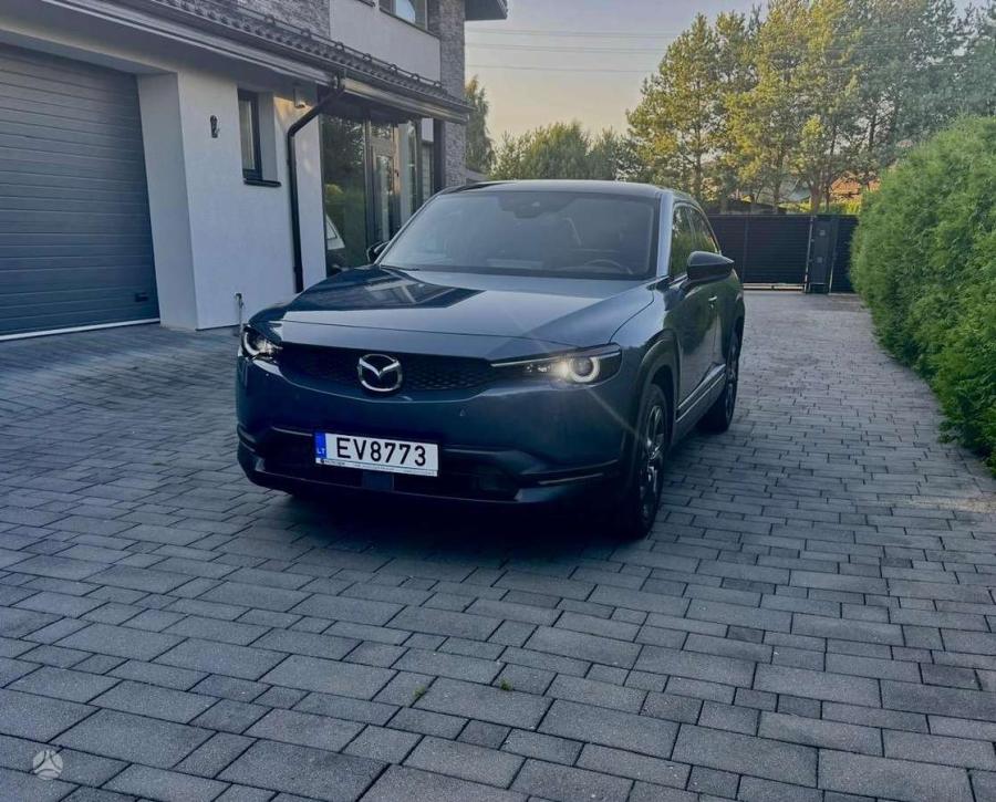Grey Mazda MX-30 2021 in Kaunas, with an engine capacity of 0.00 L and mileage of 50 thousand km for 13800 €, photo 3 on AUTOMOTO.COM.LV