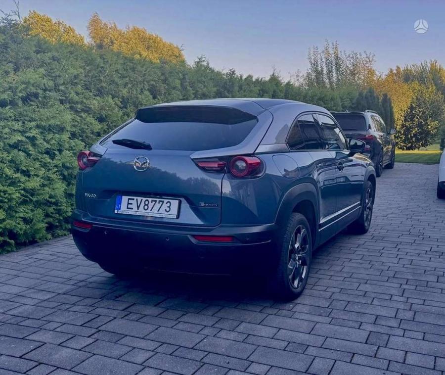 Grey Mazda MX-30 2021 in Kaunas, with an engine capacity of 0.00 L and mileage of 50 thousand km for 13800 €, photo 4 on AUTOMOTO.COM.LV