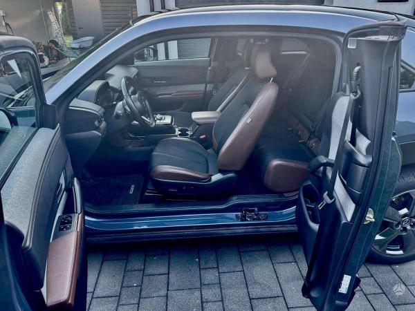 Grey Mazda MX-30 2021 in Kaunas, with an engine capacity of 0.00 L and mileage of 50 thousand km for 13800 €, photo 6 on AUTOMOTO.COM.LV