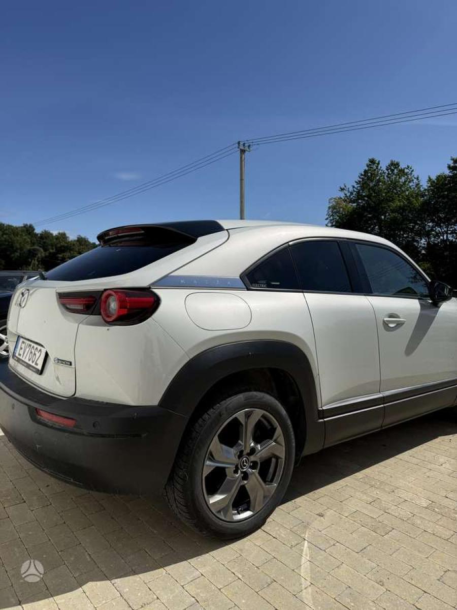 Pelēks Mazda MX-30 2021 Klaipėda, ar dzinēja tilpumu 0.00 L un nobraukumu 91 tūkst. km par 9900 €, foto 7 vietnē AUTOMOTO.COM.LV