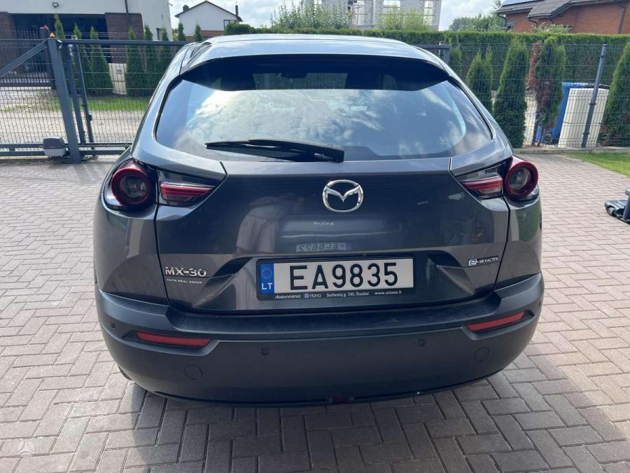 Grey Mazda MX-30 2020 in Siauliai, with an engine capacity of 0.00 L and mileage of 42 thousand km for 13500 €, photo 9 on AUTOMOTO.COM.LV