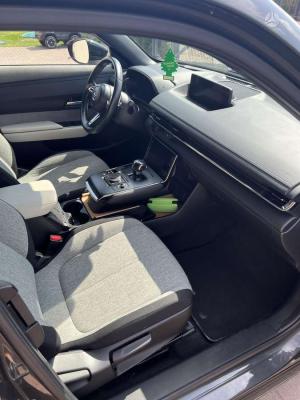 Grey Mazda MX-30 2020 in Siauliai, with an engine capacity of 0.00 L and mileage of 42 thousand km for 13500 €, photo 12 on AUTOMOTO.COM.LV