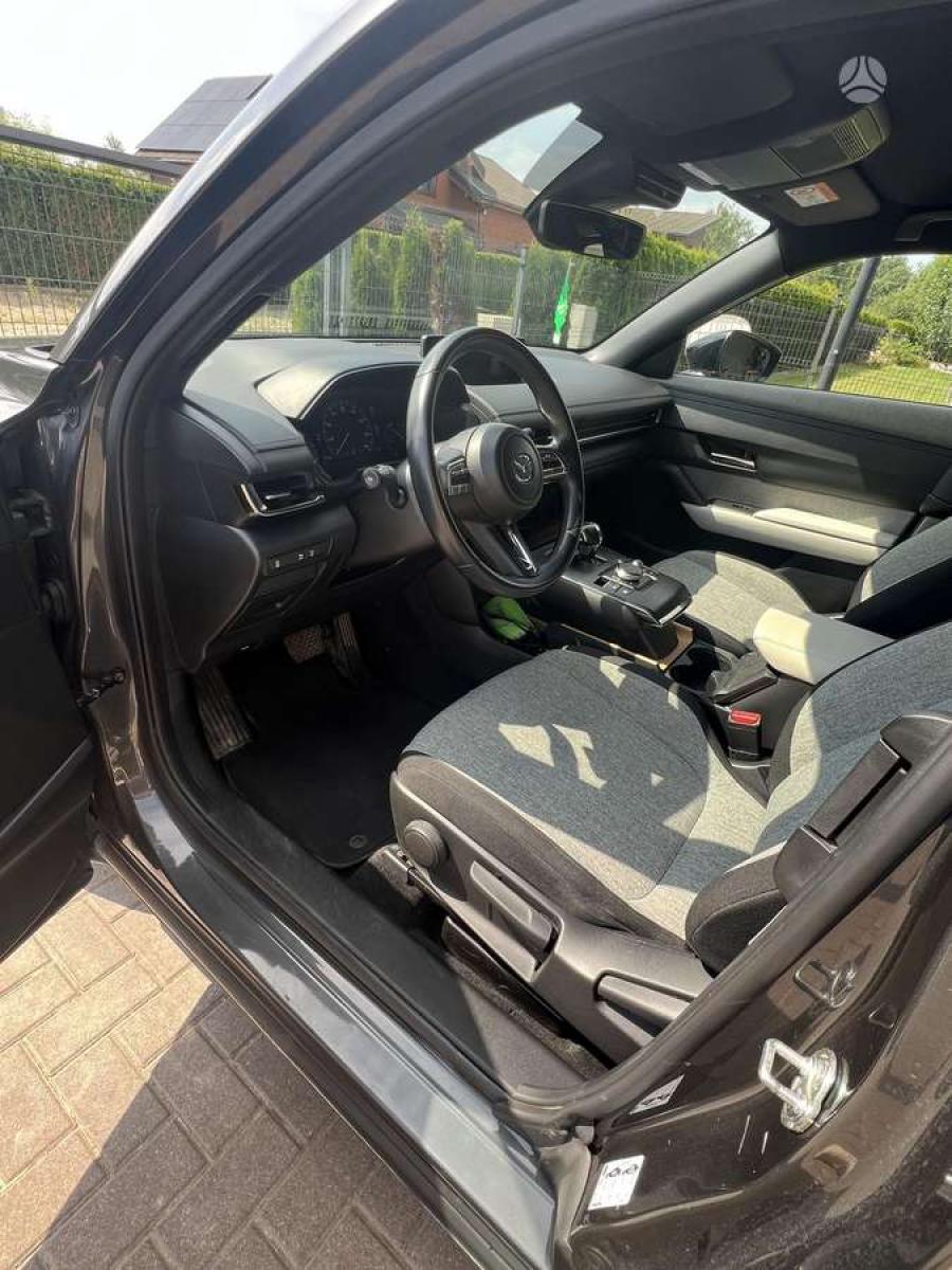 Grey Mazda MX-30 2020 in Siauliai, with an engine capacity of 0.00 L and mileage of 42 thousand km for 13500 €, photo 18 on AUTOMOTO.COM.LV