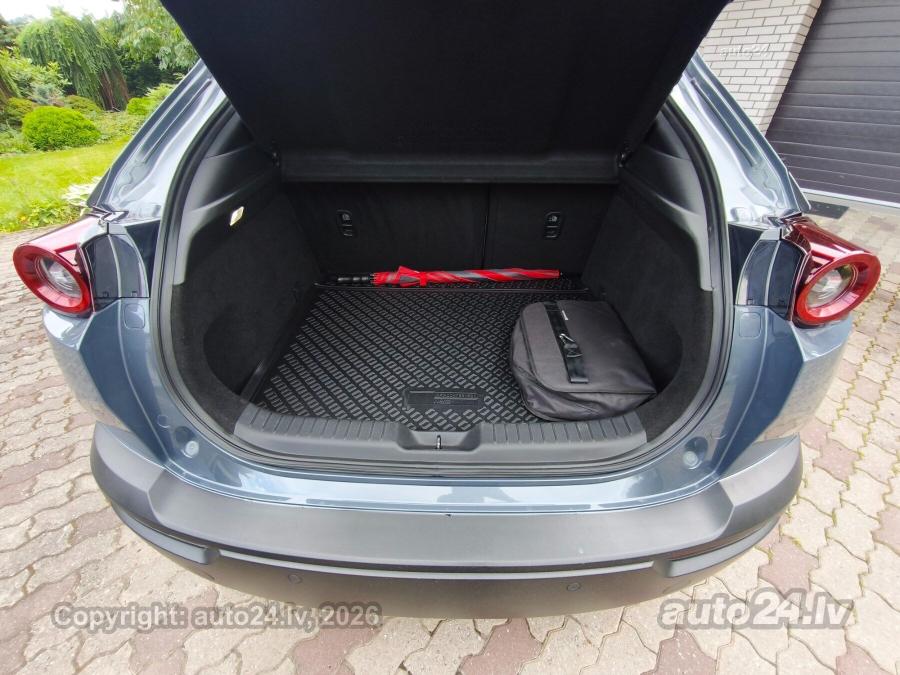 Grey Mazda MX-30 2022 in Tallinn, with an engine capacity of 0.00 L and mileage of 40 thousand km for 17900 €, photo 6 on AUTOMOTO.COM.LV