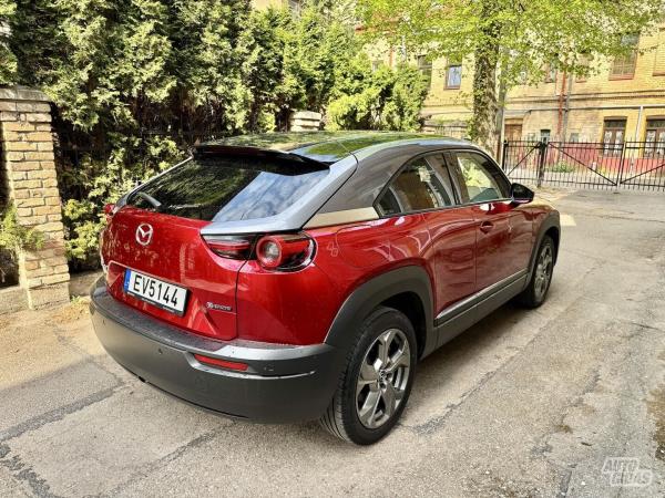Red Mazda MX-30 2020 in Vilnius, with an engine capacity of 0.00 L and mileage of 66 thousand km for 11500 €, photo 7 on AUTOMOTO.COM.LV