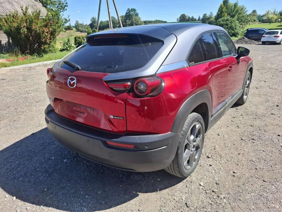 Red Mazda MX-30 2021 in Marijampole, with an engine capacity of 0.00 L and mileage of 56 thousand km for 12400 €, photo 7 on AUTOMOTO.COM.LV