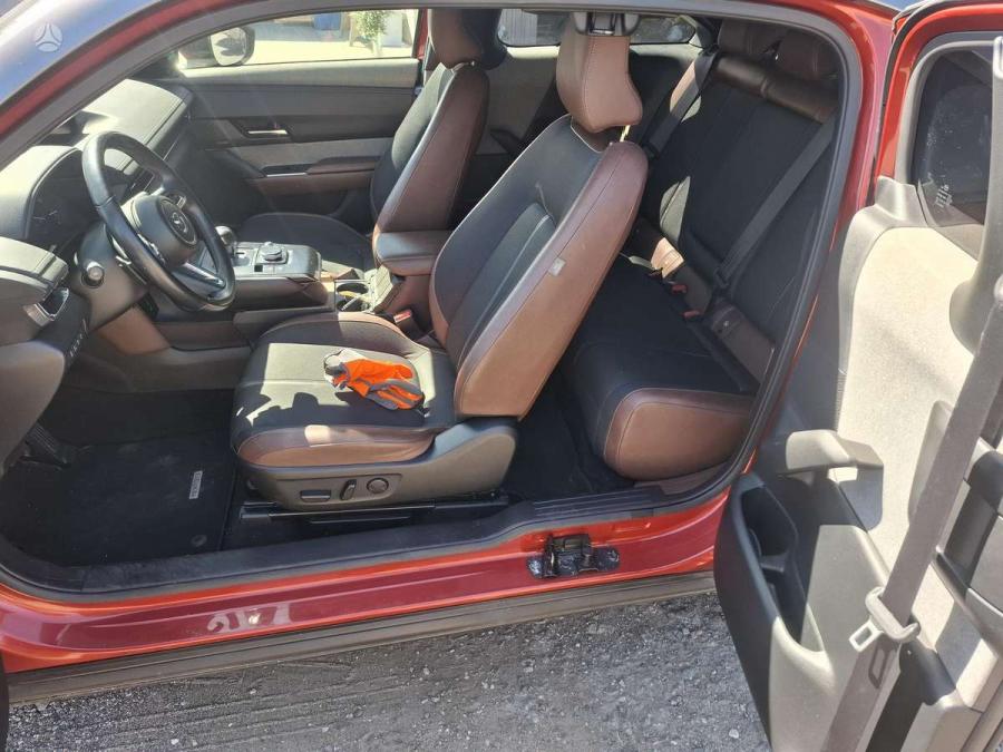 Red Mazda MX-30 2021 in Marijampole, with an engine capacity of 0.00 L and mileage of 56 thousand km for 12400 €, photo 24 on AUTOMOTO.COM.LV