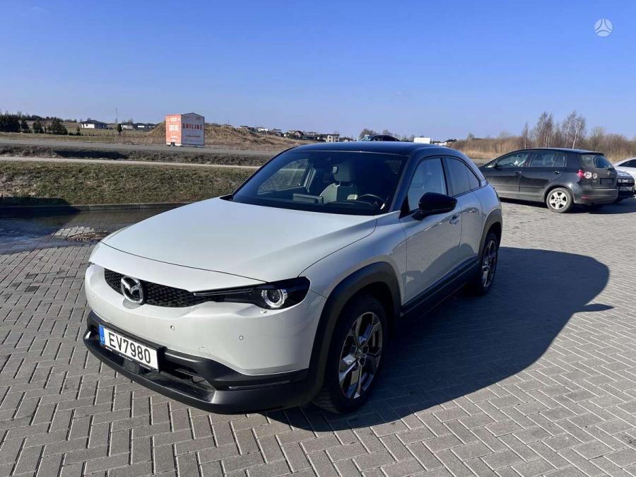 White Mazda MX-30 2021 in Klaipeda, with an engine capacity of 0.00 L and mileage of 46 thousand km for 12900 €, photo 1 on AUTOMOTO.COM.LV