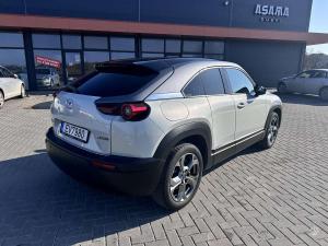 White Mazda MX-30 2021 in Klaipeda, with an engine capacity of 0.00 L and mileage of 46 thousand km for 12900 €, photo 6 on AUTOMOTO.COM.LV